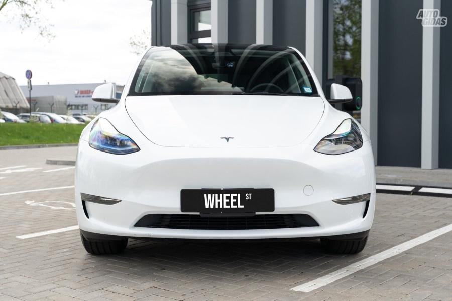 White Tesla Model Y 2025 in Vilnius, with an engine capacity of 0.00 L and mileage of 3 thousand km for 44500 €, photo 9 on AUTOMOTO.COM.LV