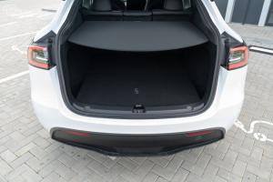 White Tesla Model Y 2025 in Vilnius, with an engine capacity of 0.00 L and mileage of 3 thousand km for 44500 €, photo 15 on AUTOMOTO.COM.LV