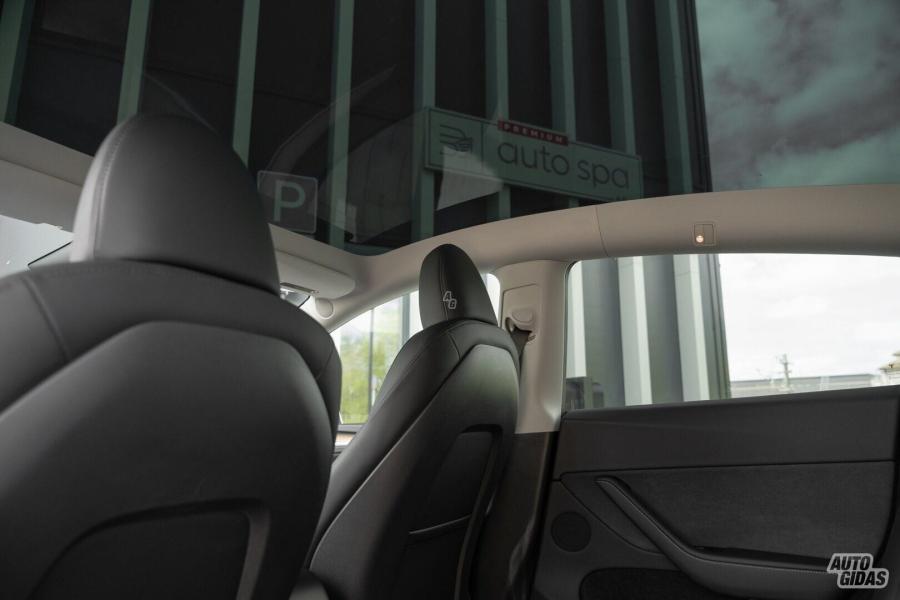 White Tesla Model Y 2025 in Vilnius, with an engine capacity of 0.00 L and mileage of 3 thousand km for 44500 €, photo 24 on AUTOMOTO.COM.LV