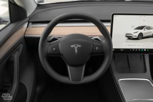 White Tesla Model Y 2025 in Vilnius, with an engine capacity of 0.00 L and mileage of 3 thousand km for 44500 €, photo 25 on AUTOMOTO.COM.LV