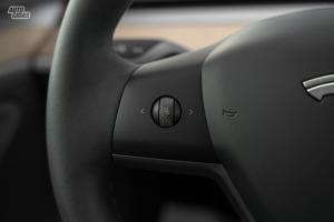 White Tesla Model Y 2025 in Vilnius, with an engine capacity of 0.00 L and mileage of 3 thousand km for 44500 €, photo 27 on AUTOMOTO.COM.LV