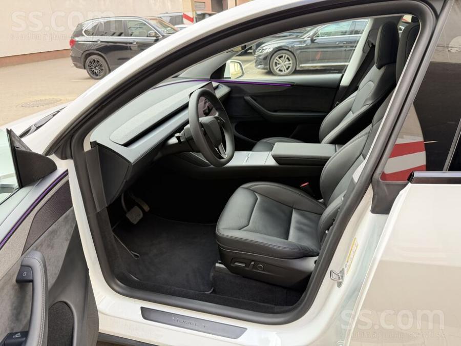 White Tesla Model Y 2025 in Riga, with an engine capacity of 0.00 L and mileage of 13 thousand km for 53500 €, photo 7 on AUTOMOTO.COM.LV