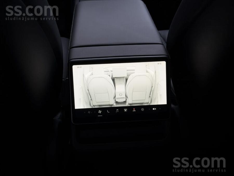 White Tesla Model Y 2025 in Riga, with an engine capacity of 0.00 L and mileage of 13 thousand km for 53500 €, photo 11 on AUTOMOTO.COM.LV