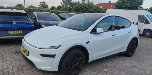 Balts Tesla Model Y 2025 Kauņa, ar dzinēja tilpumu 0.00 L un nobraukumu 35 tūkst. km par 39809 €, foto 1 vietnē AUTOMOTO.COM.LV