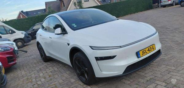 Balts Tesla Model Y 2025 Kauņa, ar dzinēja tilpumu 0.00 L un nobraukumu 35 tūkst. km par 39809 €, foto 4 vietnē AUTOMOTO.COM.LV