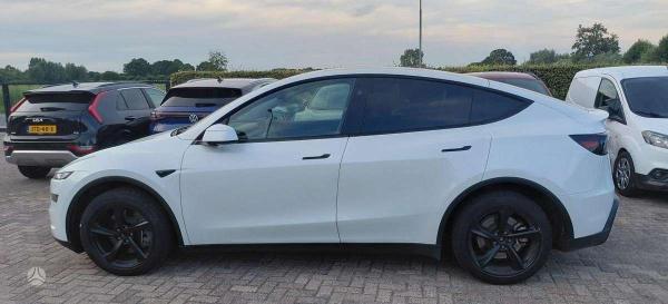Balts Tesla Model Y 2025 Kauņa, ar dzinēja tilpumu 0.00 L un nobraukumu 35 tūkst. km par 39809 €, foto 7 vietnē AUTOMOTO.COM.LV