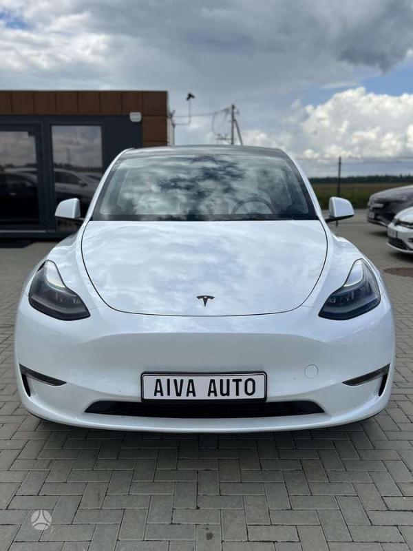 White Tesla Model Y 2025 in Kaunas, with an engine capacity of 0.00 L and mileage of 7 thousand km for 38500 €, photo 5 on AUTOMOTO.COM.LV