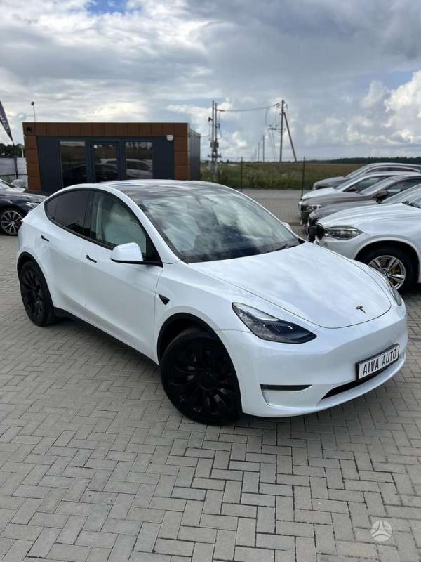 White Tesla Model Y 2025 in Kaunas, with an engine capacity of 0.00 L and mileage of 7 thousand km for 38500 €, photo 6 on AUTOMOTO.COM.LV