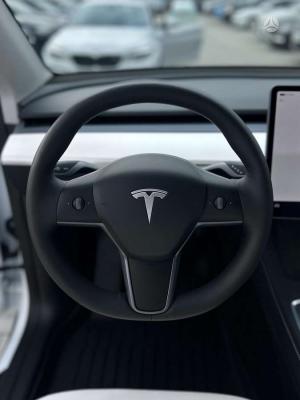 Balts Tesla Model Y 2025 Kauņa, ar dzinēja tilpumu 0.00 L un nobraukumu 7 tūkst. km par 38500 €, foto 24 vietnē AUTOMOTO.COM.LV