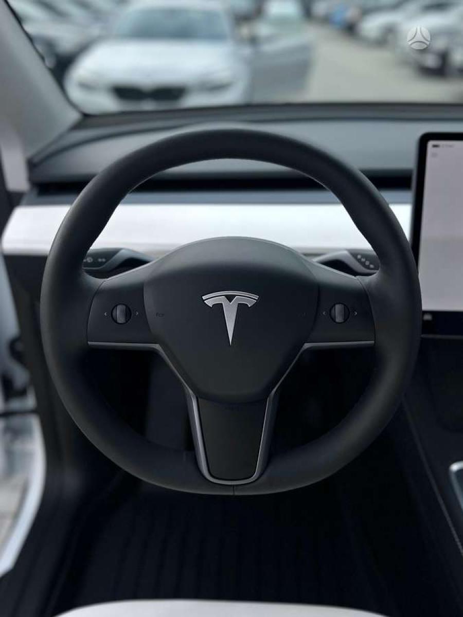 Balts Tesla Model Y 2025 Kauņa, ar dzinēja tilpumu 0.00 L un nobraukumu 7 tūkst. km par 38500 €, foto 24 vietnē AUTOMOTO.COM.LV