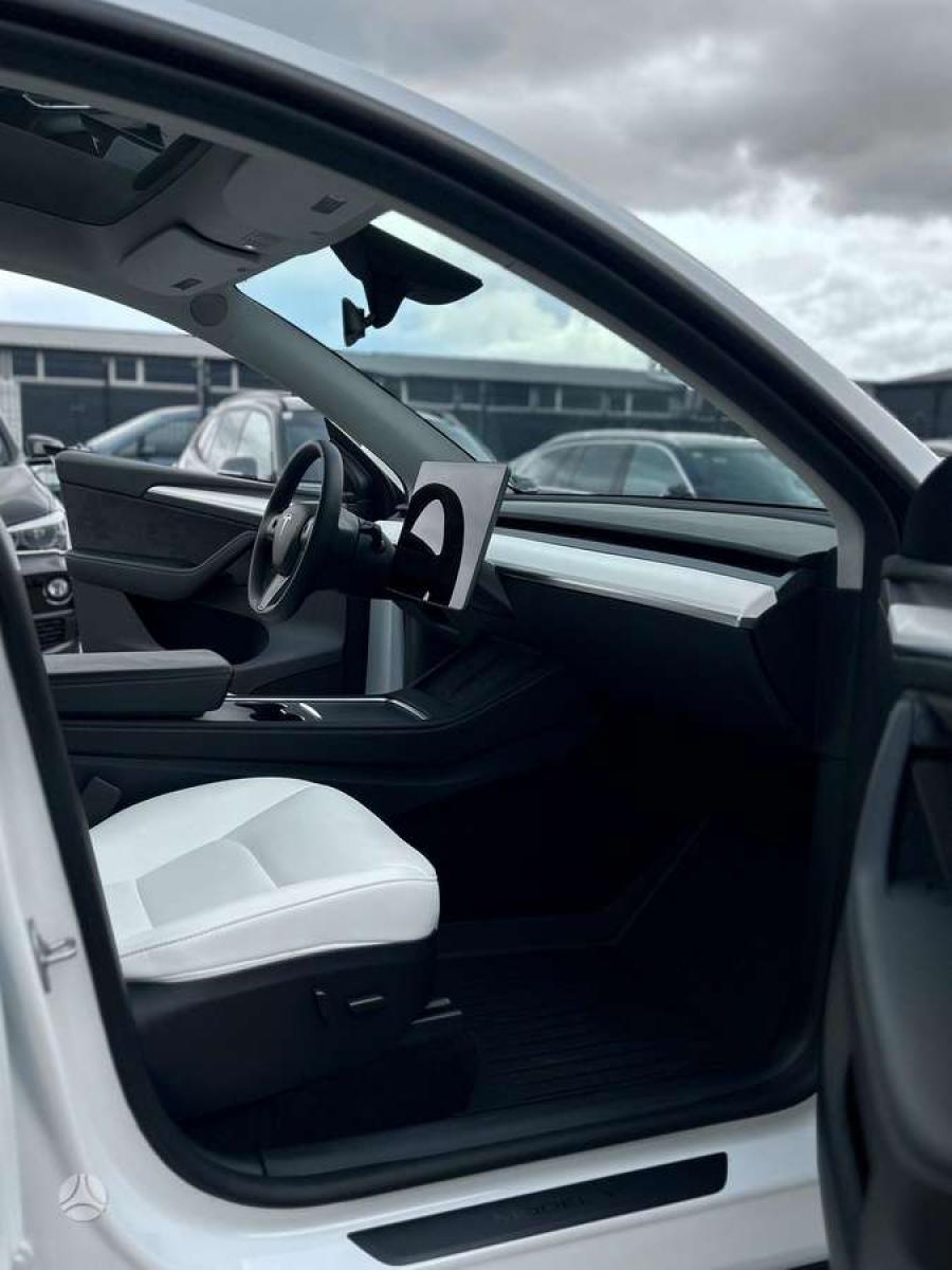Balts Tesla Model Y 2025 Kauņa, ar dzinēja tilpumu 0.00 L un nobraukumu 7 tūkst. km par 38500 €, foto 31 vietnē AUTOMOTO.COM.LV