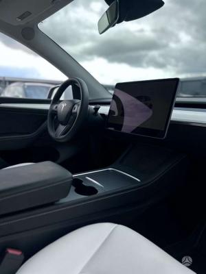 Balts Tesla Model Y 2025 Kauņa, ar dzinēja tilpumu 0.00 L un nobraukumu 7 tūkst. km par 38500 €, foto 35 vietnē AUTOMOTO.COM.LV