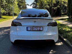 White Tesla Model Y 2025 in Vilnius, with an engine capacity of 0.00 L and mileage of 18 thousand km for 39930 €, photo 7 on AUTOMOTO.COM.LV