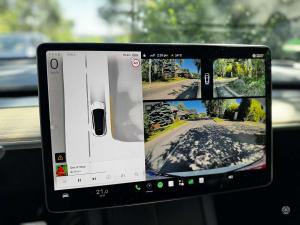 White Tesla Model Y 2025 in Vilnius, with an engine capacity of 0.00 L and mileage of 18 thousand km for 39930 €, photo 16 on AUTOMOTO.COM.LV