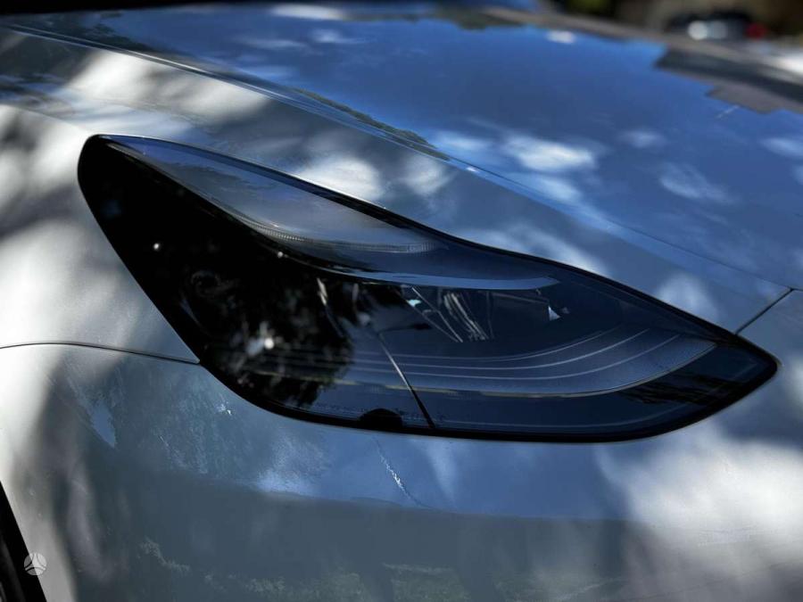 White Tesla Model Y 2025 in Vilnius, with an engine capacity of 0.00 L and mileage of 18 thousand km for 39930 €, photo 17 on AUTOMOTO.COM.LV