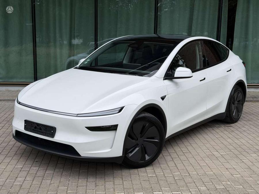 White Tesla Model Y 2025 in Kaunas, with an engine capacity of 0.00 L and mileage of 40 thousand km for 40414 €, photo 1 on AUTOMOTO.COM.LV