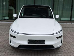 White Tesla Model Y 2025 in Kaunas, with an engine capacity of 0.00 L and mileage of 40 thousand km for 40414 €, photo 3 on AUTOMOTO.COM.LV