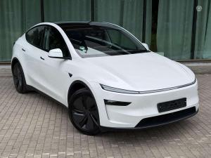 White Tesla Model Y 2025 in Kaunas, with an engine capacity of 0.00 L and mileage of 40 thousand km for 40414 €, photo 4 on AUTOMOTO.COM.LV