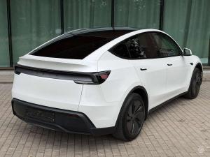 White Tesla Model Y 2025 in Kaunas, with an engine capacity of 0.00 L and mileage of 40 thousand km for 40414 €, photo 5 on AUTOMOTO.COM.LV