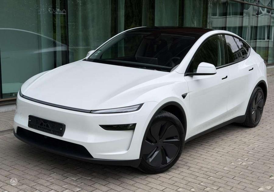 White Tesla Model Y 2025 in Kaunas, with an engine capacity of 0.00 L and mileage of 40 thousand km for 40414 €, photo 8 on AUTOMOTO.COM.LV