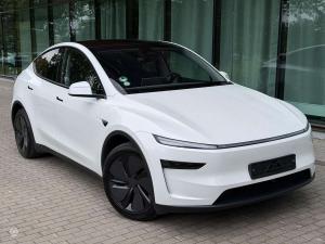 White Tesla Model Y 2025 in Kaunas, with an engine capacity of 0.00 L and mileage of 40 thousand km for 40414 €, photo 9 on AUTOMOTO.COM.LV