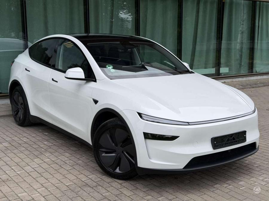 White Tesla Model Y 2025 in Kaunas, with an engine capacity of 0.00 L and mileage of 40 thousand km for 40414 €, photo 13 on AUTOMOTO.COM.LV