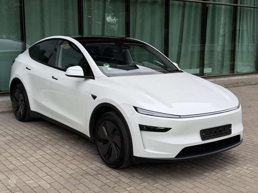White Tesla Model Y 2025 in Kaunas, with an engine capacity of 0.00 L and mileage of 40 thousand km for 40414 €, photo 15 on AUTOMOTO.COM.LV