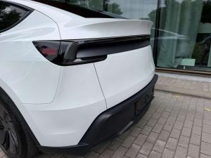 White Tesla Model Y 2025 in Kaunas, with an engine capacity of 0.00 L and mileage of 40 thousand km for 40414 €, photo 18 on AUTOMOTO.COM.LV