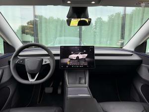 White Tesla Model Y 2025 in Kaunas, with an engine capacity of 0.00 L and mileage of 40 thousand km for 40414 €, photo 19 on AUTOMOTO.COM.LV