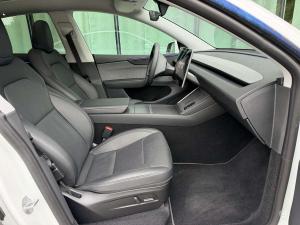 White Tesla Model Y 2025 in Kaunas, with an engine capacity of 0.00 L and mileage of 40 thousand km for 40414 €, photo 21 on AUTOMOTO.COM.LV