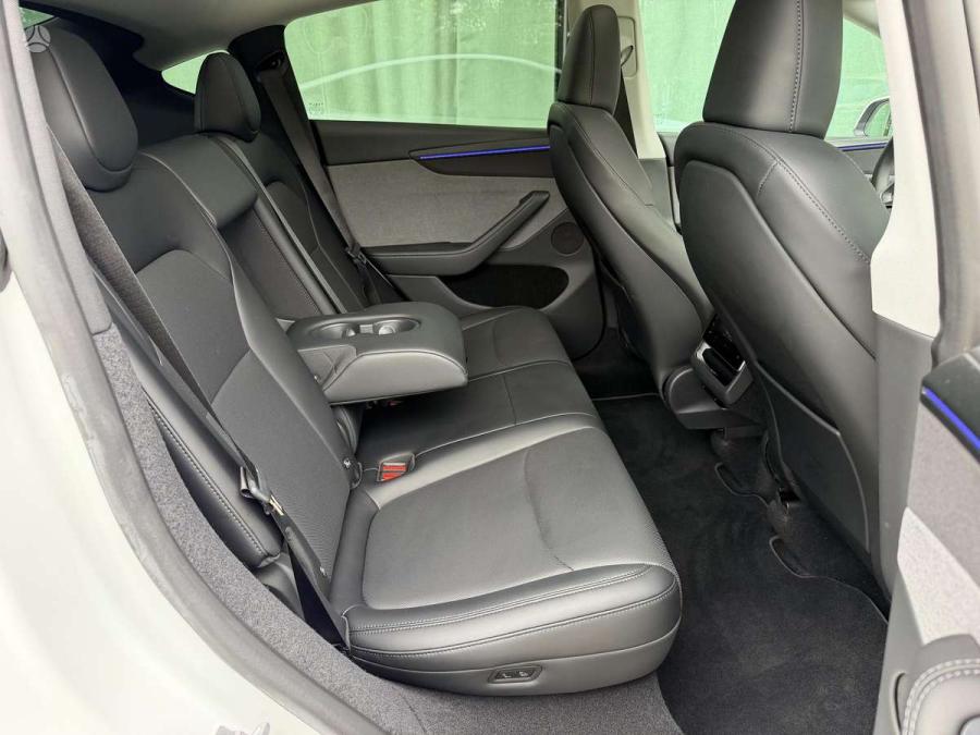 White Tesla Model Y 2025 in Kaunas, with an engine capacity of 0.00 L and mileage of 40 thousand km for 40414 €, photo 22 on AUTOMOTO.COM.LV