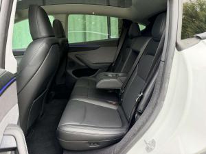 White Tesla Model Y 2025 in Kaunas, with an engine capacity of 0.00 L and mileage of 40 thousand km for 40414 €, photo 23 on AUTOMOTO.COM.LV