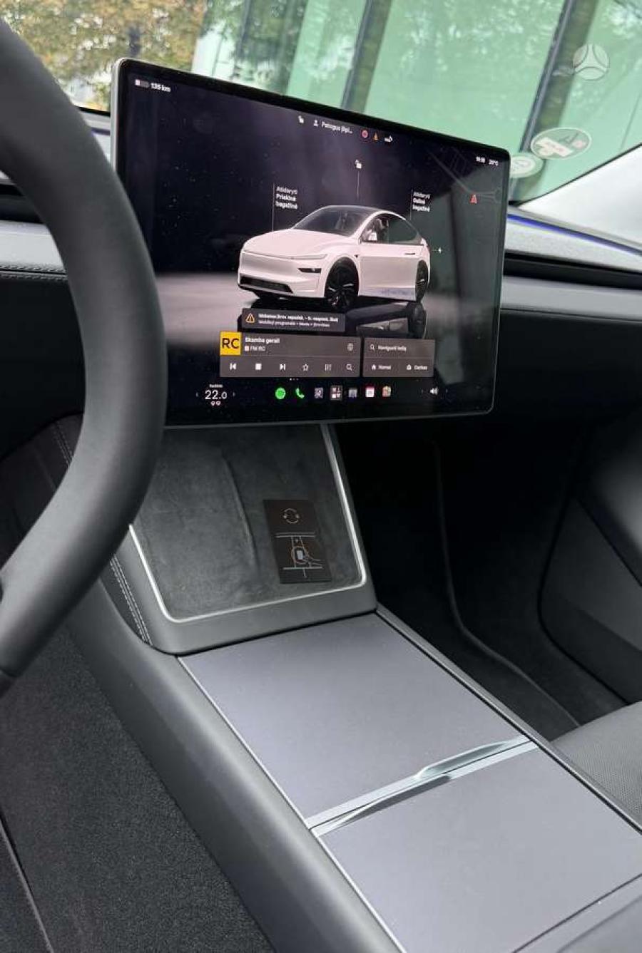 White Tesla Model Y 2025 in Kaunas, with an engine capacity of 0.00 L and mileage of 40 thousand km for 40414 €, photo 26 on AUTOMOTO.COM.LV