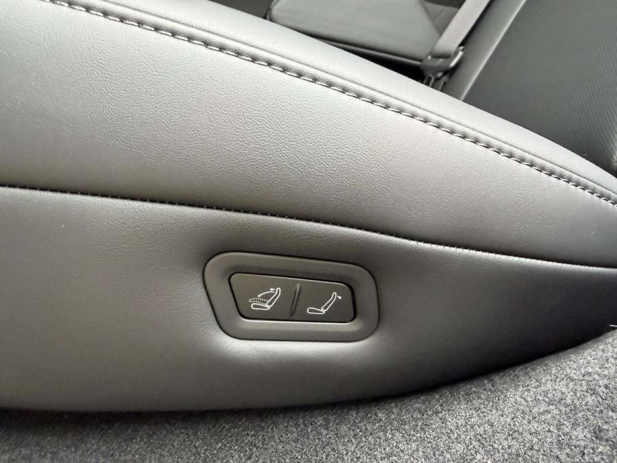 White Tesla Model Y 2025 in Kaunas, with an engine capacity of 0.00 L and mileage of 40 thousand km for 40414 €, photo 34 on AUTOMOTO.COM.LV