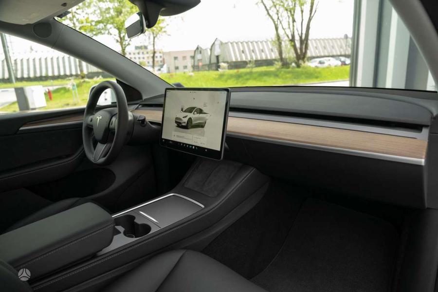 Белый Тесла Модель Y 2025 в Вильнюс, объемом двигателя 0.00 л и пробегом 3 тыс. км за 43900 €, фото 20 на AUTOMOTO.COM.LV