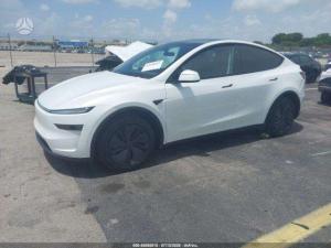 White Tesla Model Y 2026 in Klaipeda, with an engine capacity of 0.00 L and mileage of 13 thousand km for 18500 €, photo 3 on AUTOMOTO.COM.LV