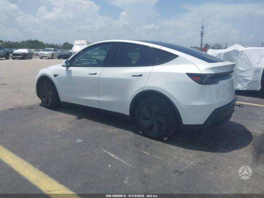 White Tesla Model Y 2026 in Klaipeda, with an engine capacity of 0.00 L and mileage of 13 thousand km for 18500 €, photo 4 on AUTOMOTO.COM.LV