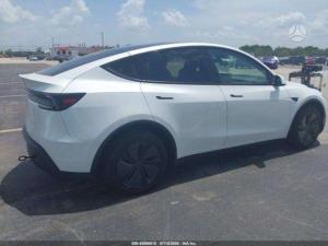 White Tesla Model Y 2026 in Klaipeda, with an engine capacity of 0.00 L and mileage of 13 thousand km for 18500 €, photo 5 on AUTOMOTO.COM.LV
