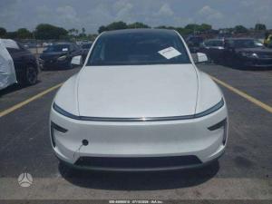White Tesla Model Y 2026 in Klaipeda, with an engine capacity of 0.00 L and mileage of 13 thousand km for 18500 €, photo 12 on AUTOMOTO.COM.LV
