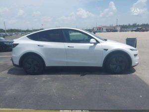 White Tesla Model Y 2026 in Klaipeda, with an engine capacity of 0.00 L and mileage of 13 thousand km for 18500 €, photo 13 on AUTOMOTO.COM.LV