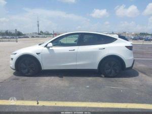 White Tesla Model Y 2026 in Klaipeda, with an engine capacity of 0.00 L and mileage of 13 thousand km for 18500 €, photo 14 on AUTOMOTO.COM.LV
