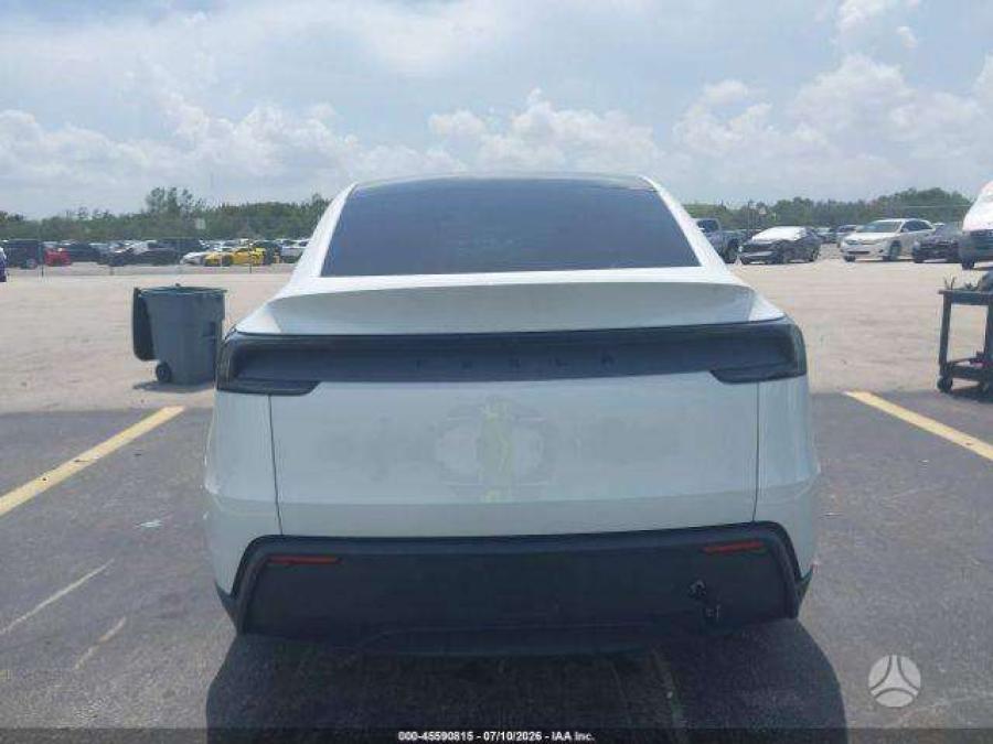 White Tesla Model Y 2026 in Klaipeda, with an engine capacity of 0.00 L and mileage of 13 thousand km for 18500 €, photo 16 on AUTOMOTO.COM.LV