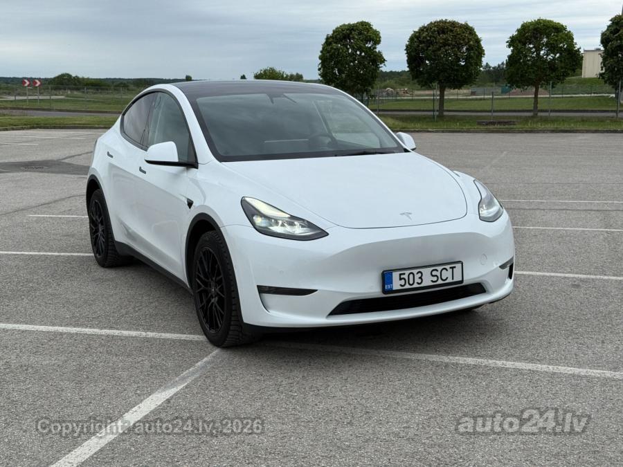 Balts Tesla Model Y 2021 Tallina, ar dzinēja tilpumu 0.00 L un nobraukumu 133 tūkst. km par 28999 €, foto 1 vietnē AUTOMOTO.COM.LV