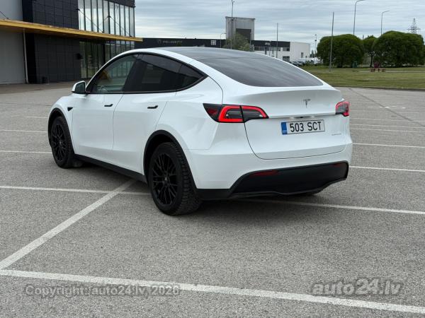 Balts Tesla Model Y 2021 Tallina, ar dzinēja tilpumu 0.00 L un nobraukumu 133 tūkst. km par 28999 €, foto 4 vietnē AUTOMOTO.COM.LV