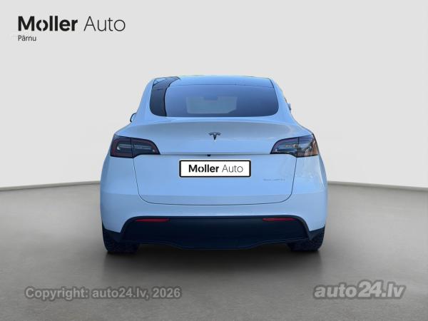 Balts Tesla Model Y 2021 Pērnava, ar dzinēja tilpumu 0.00 L un nobraukumu 136 tūkst. km par 31900 €, foto 4 vietnē AUTOMOTO.COM.LV