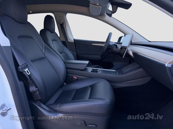 Balts Tesla Model Y 2021 Pērnava, ar dzinēja tilpumu 0.00 L un nobraukumu 136 tūkst. km par 31900 €, foto 5 vietnē AUTOMOTO.COM.LV