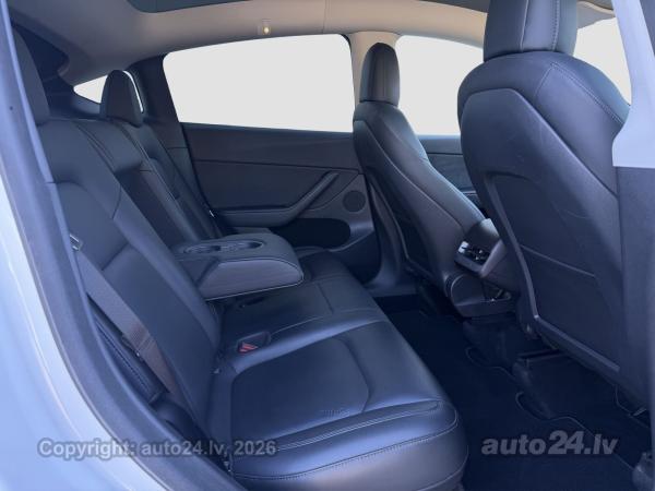 Balts Tesla Model Y 2021 Pērnava, ar dzinēja tilpumu 0.00 L un nobraukumu 136 tūkst. km par 31900 €, foto 7 vietnē AUTOMOTO.COM.LV