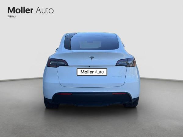 White Tesla Model Y 2021 in Parnu, with an engine capacity of 0.00 L and mileage of 136 thousand km for 30900 €, photo 4 on AUTOMOTO.COM.LV