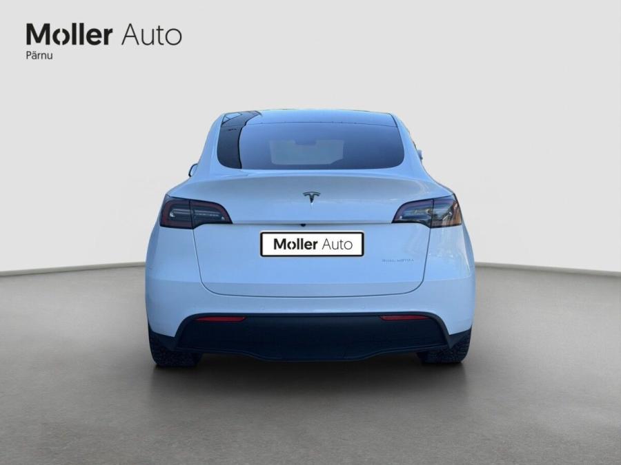 Balts Tesla Model Y 2021 Pērnava, ar dzinēja tilpumu 0.00 L un nobraukumu 136 tūkst. km par 30900 €, foto 5 vietnē AUTOMOTO.COM.LV