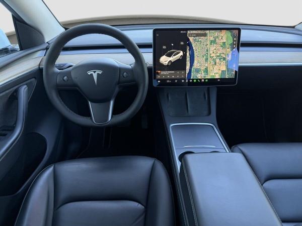 White Tesla Model Y 2021 in Parnu, with an engine capacity of 0.00 L and mileage of 136 thousand km for 30900 €, photo 6 on AUTOMOTO.COM.LV